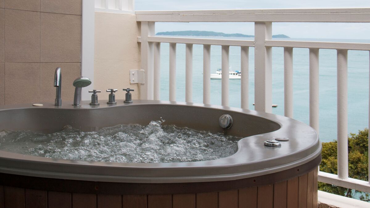 Jacuzzi, spa, mini piscine… ce que vous avez le droit de faire (ou pas ...